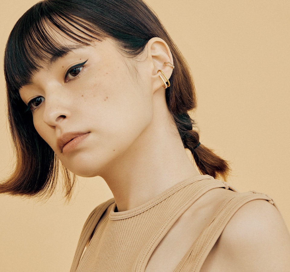 ete“ライナーカフ”で横顔にモダニティを｜【公式】オトナミューズ ウェブ（otona MUSE）