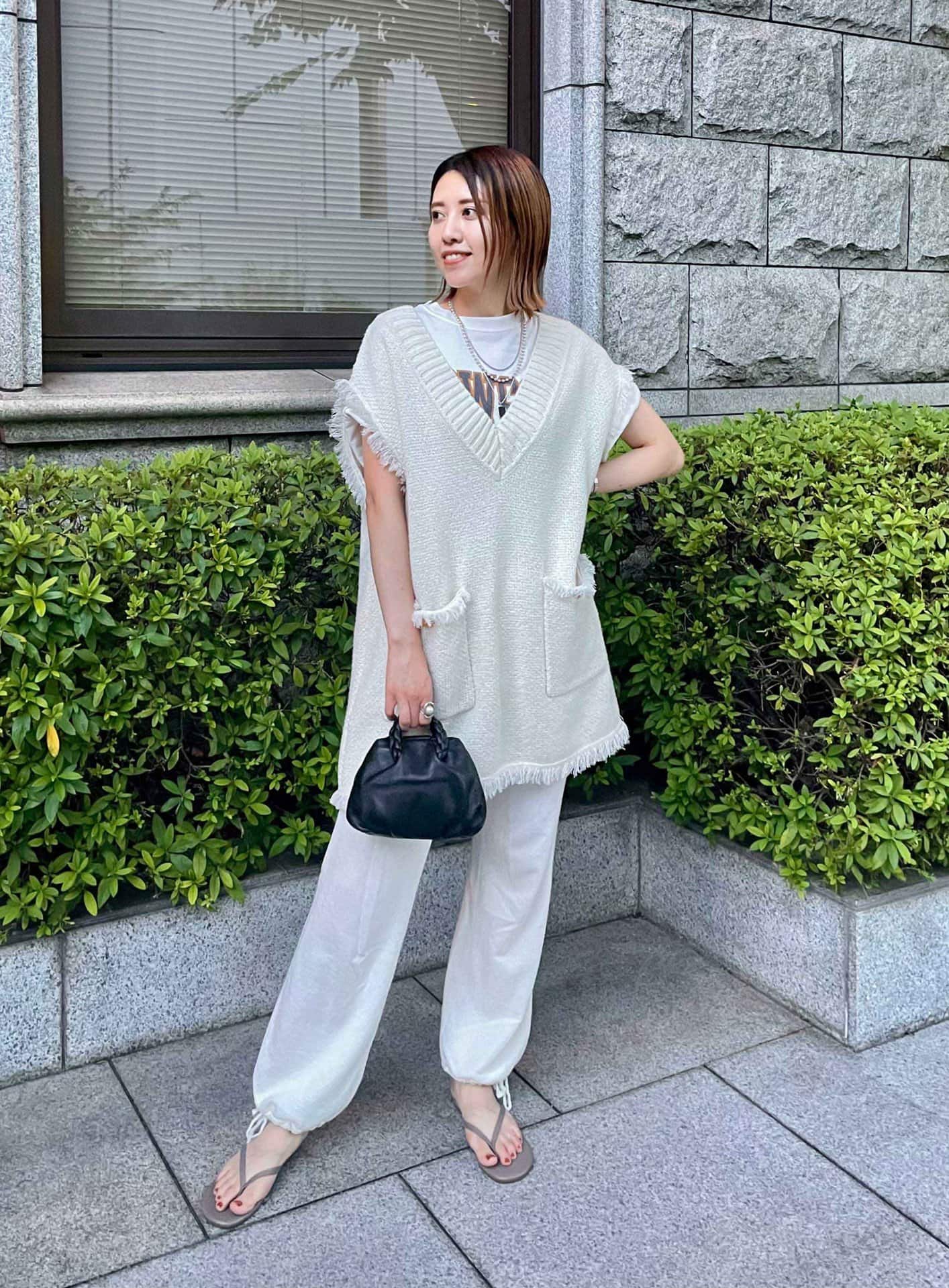 【365 DAYS SNAP】showroom SESSION PR鈴木朋子さんのモノトーンコーデ｜【公式】オトナミューズ ウェブ（otona MUSE）