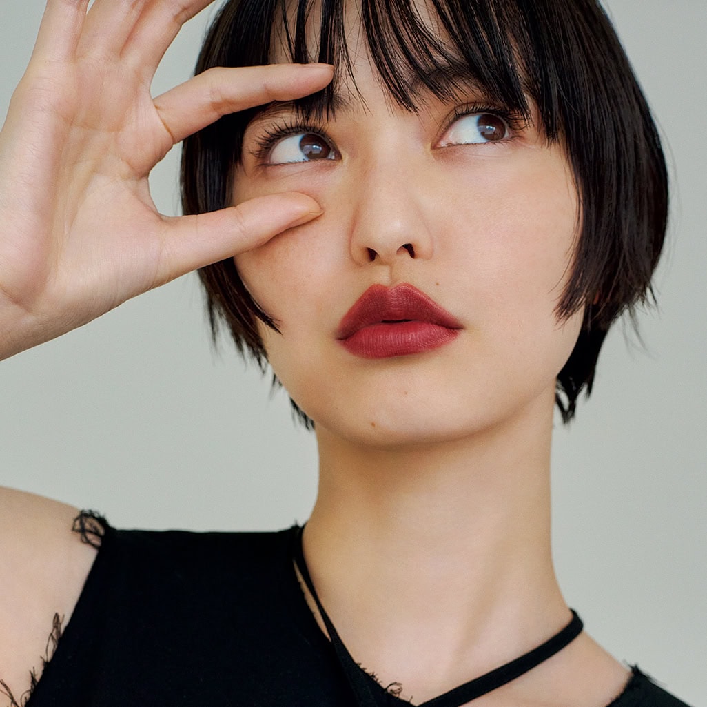 NARSのヌードカラーか、MiMCの赤リップか！プロのヘア＆メイクが選んだ2024下半期ベストコスメ【リップ部門】｜【公式】オトナミューズ ウェブ（otona MUSE）