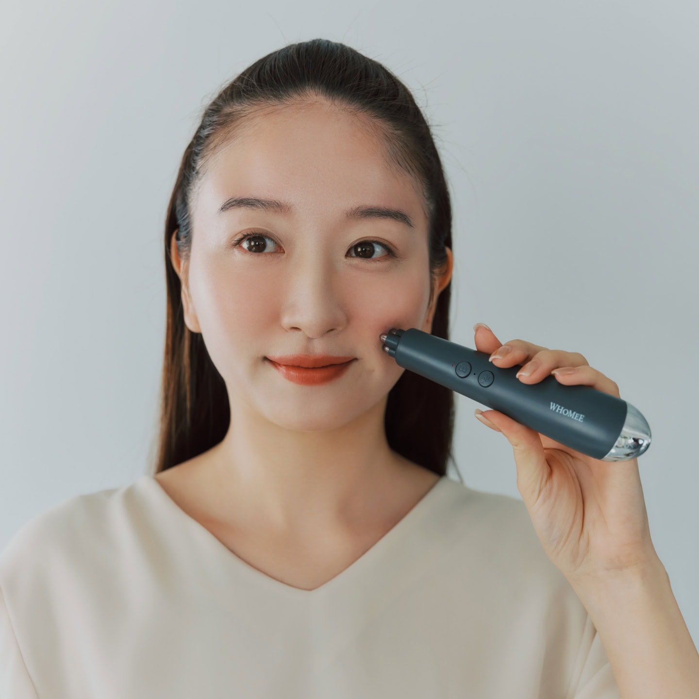 顔を温めてほぐす！3月22日（土）発売『otona ROSY』springの付録【WHOMEEのデュアル美顔器】がスゴイ♡｜【公式】オトナミューズ ウェブ（otona MUSE）