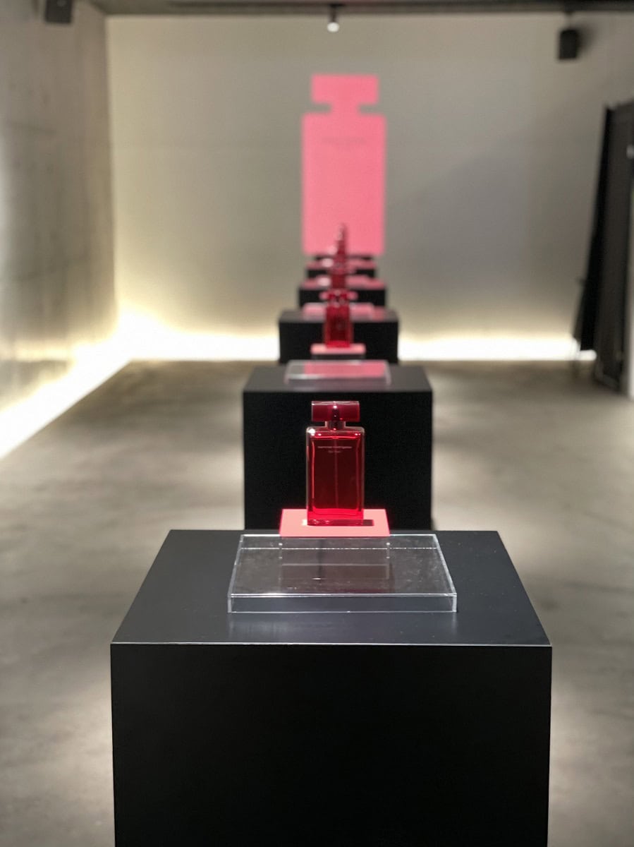 フューシャピンクのボトルのムスクの香り 【Narciso Rodriguez フォーハーインテンス】｜【公式】オトナミューズ ウェブ ...