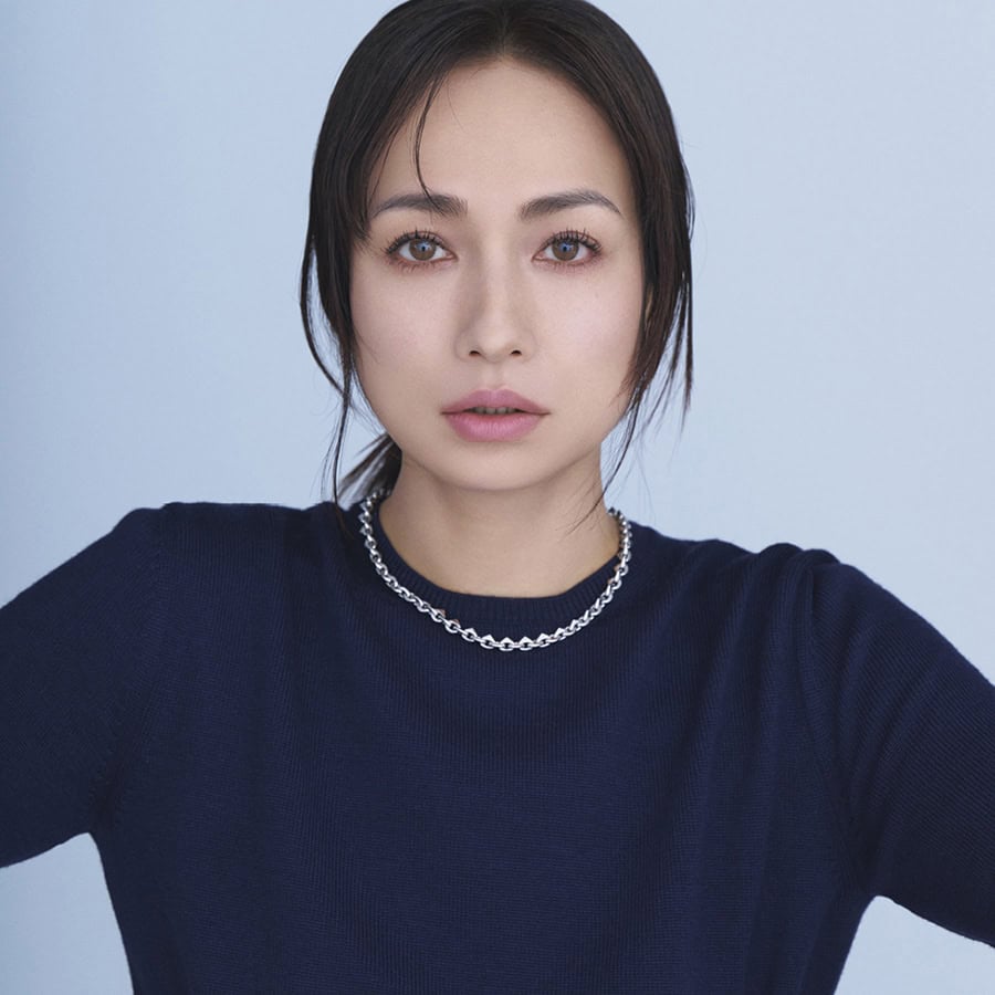 「もとからキレイな人に見える！」40代は【プラダ ビューティ】のモードなミュートカラーを狙うべし｜【公式】オトナミューズ ウェブ（otona MUSE）